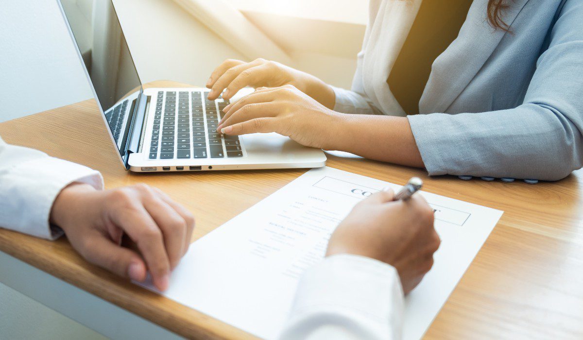 Work experience certificate: Meaning, format, elements, letter ...