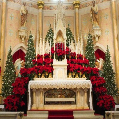 Christmas church decoration: Top 15 ideas for inspiration