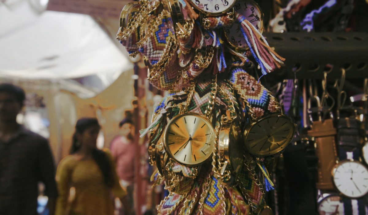 Colaba Causeway market: Location, things to buy, nearby attractions and ...