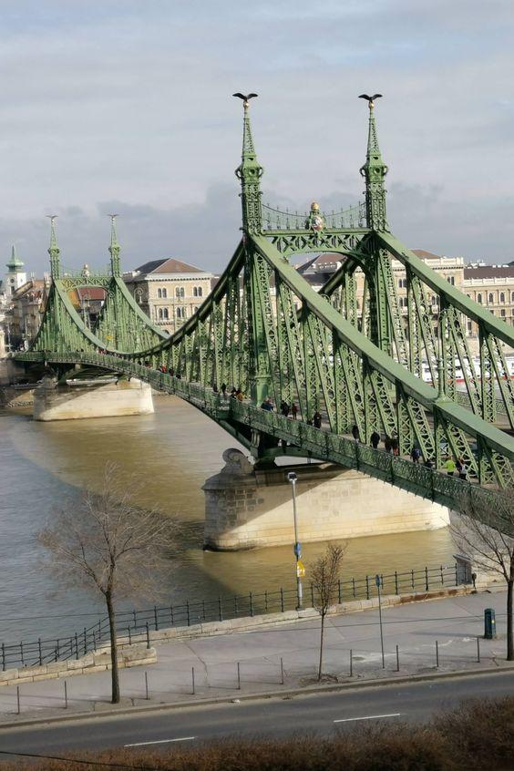 Cable-stayed bridge: Fact guide