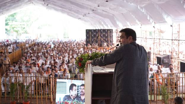 Gadkari inaugurates Shelad-Nandura section of NH53