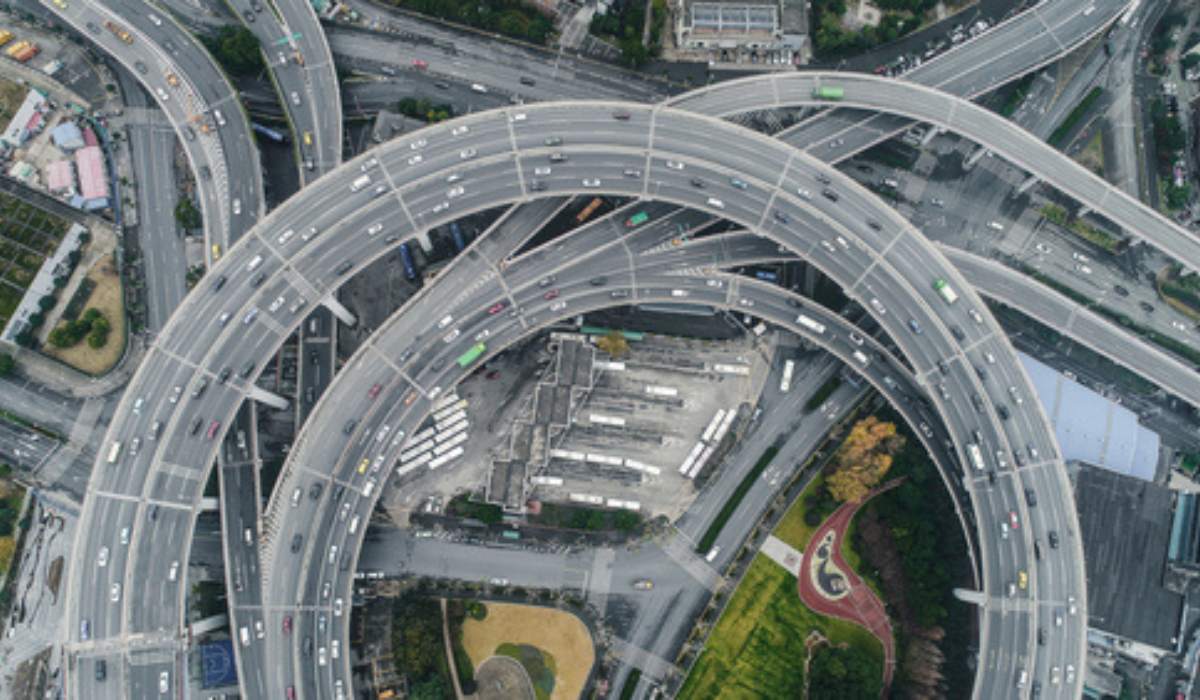 Key features of the Nanpu Bridge in Shanghai