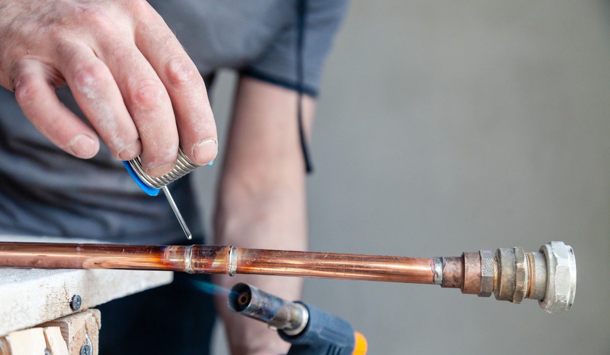 How to solder copper pipes?