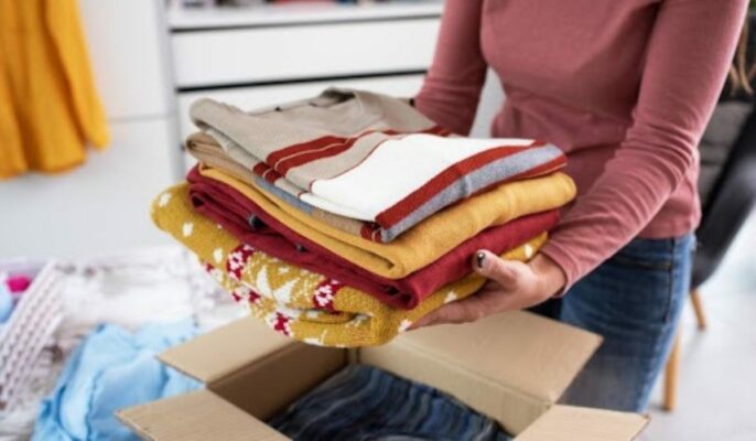 How to pack clothes for moving?