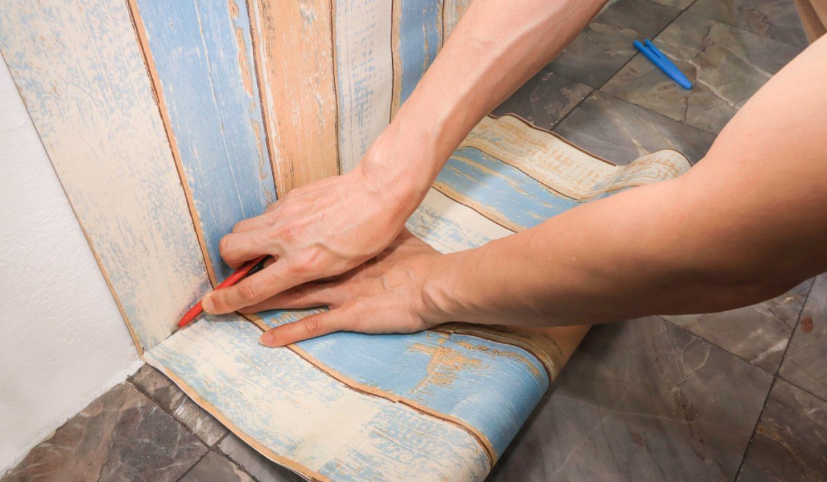 Cutting dry and wet wallpapers