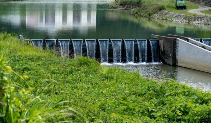 What are weirs? How are they useful
