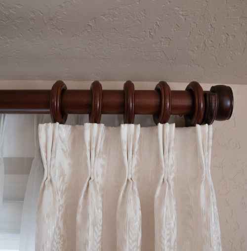 Choose between eyelet curtains and traditional drapes