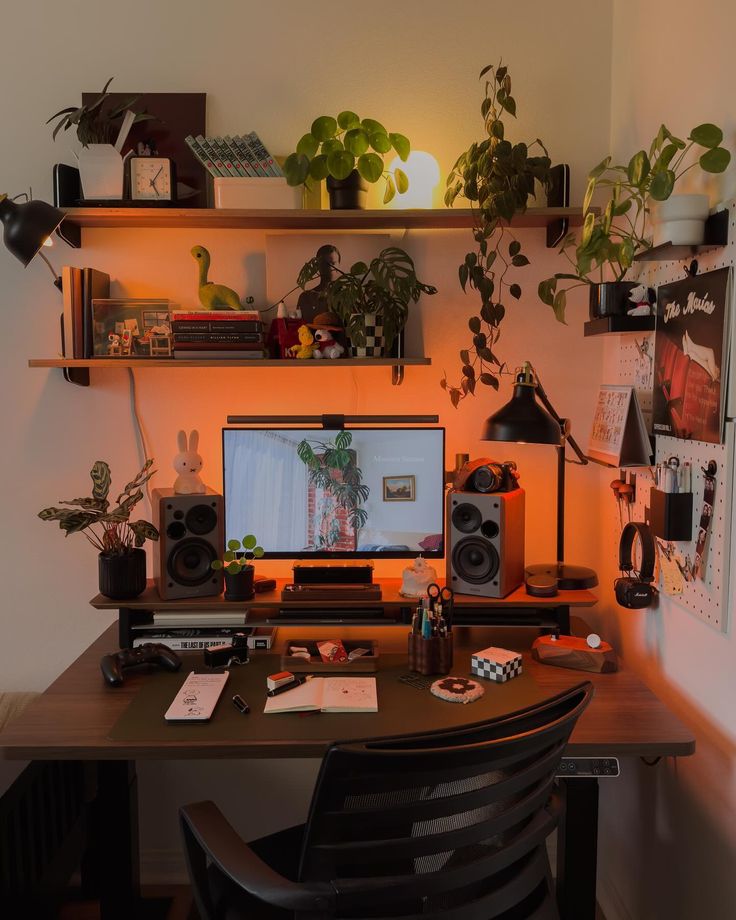 Artist desk setup ideas to boost productivity
