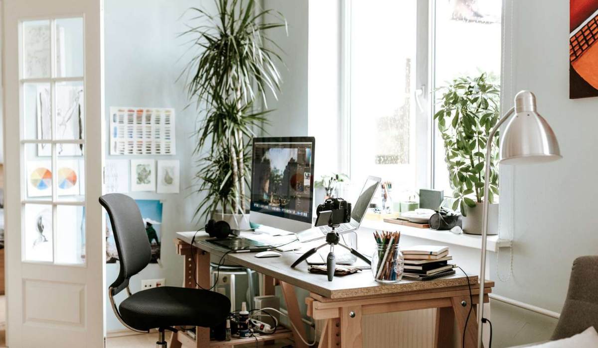 How to introduce feng shui to your study table?