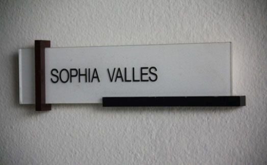 20 name plate designs as per Vastu and useful tips